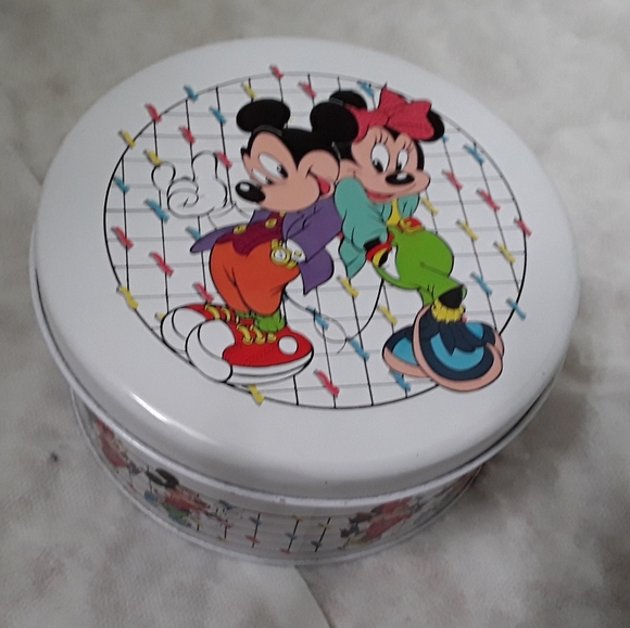 Disney | Accents | Vintage Disney Mickey And Minnie Mouse Metal Tin ...